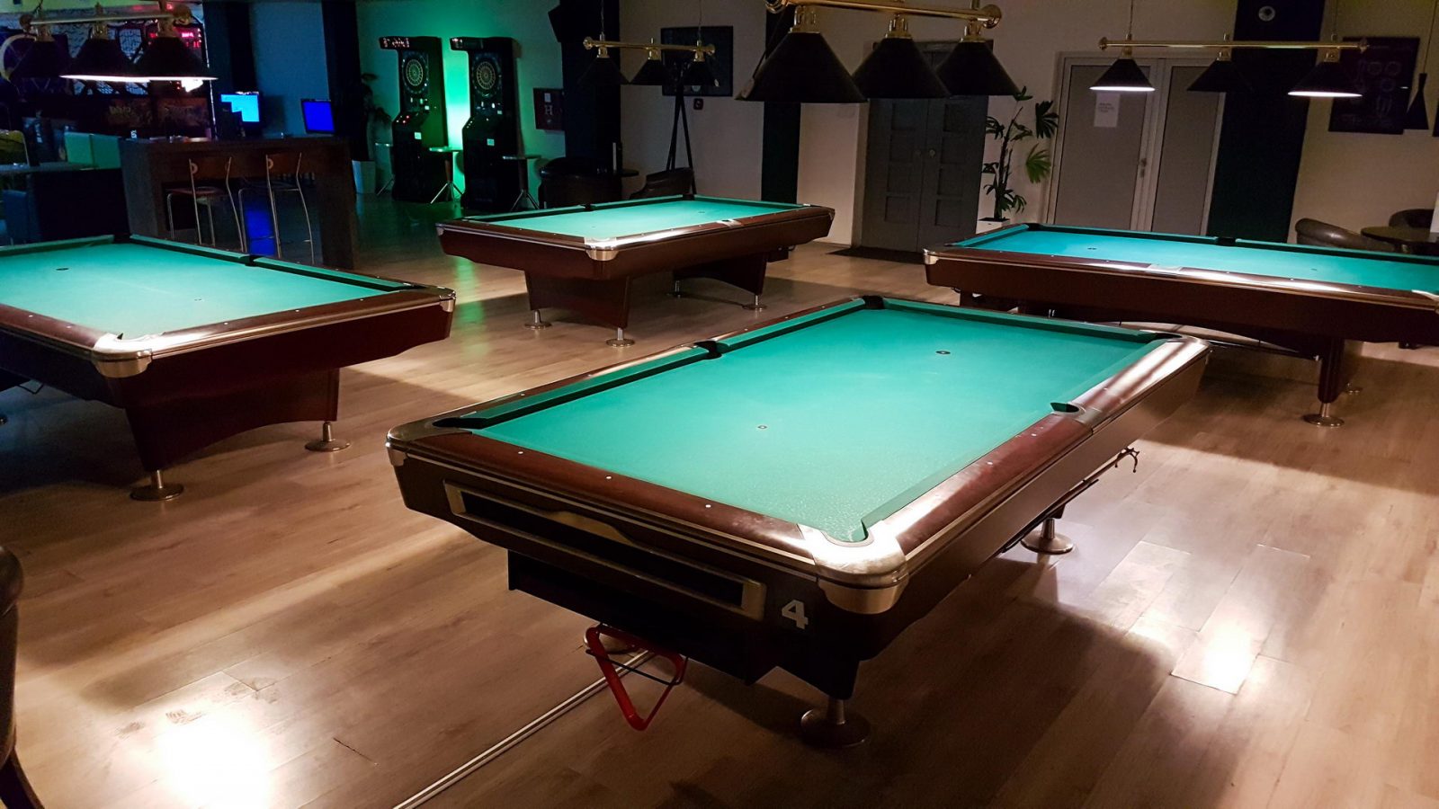 Bilijar – 6 stolova, premium štapovi i kugle - Žabac Bowling